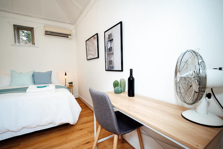 Little Chapel | Glenelg Cottage Steps From Beach - Glenelg