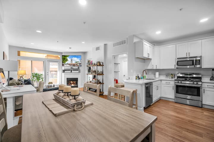 Lovely One Bedroom By The Grove - Beverly Hills, CA