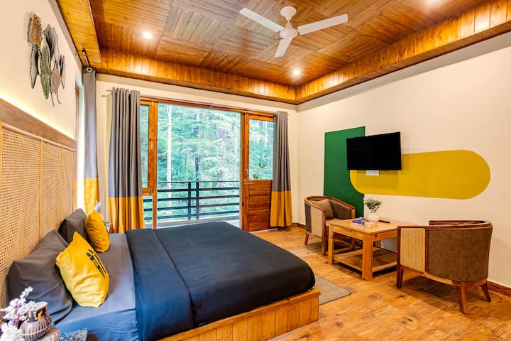 The Himalayan Hideaway: Superior Room With Balcony - Kasol