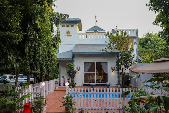 Charming 2bhk W/kids' Room, Pool, Jacuzzi & Garden - Manesar