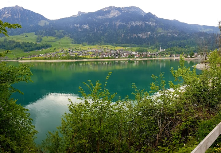 Tiny Timeout Berg
Doppelzimmer Mit Bad Und Balkon - Innertkirchen