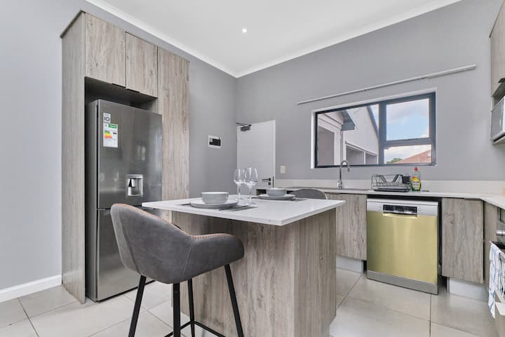 Sandton City View Stunning 2br Apartment - Sandton