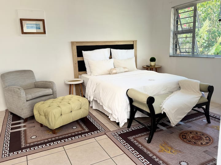 4 Bedroom House With Pool - Cape Town