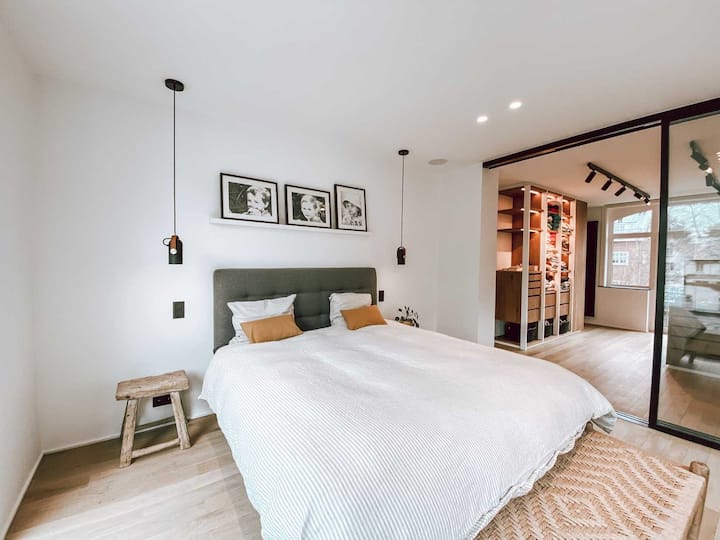 Fergeteges, Csodálatos, - Budapest