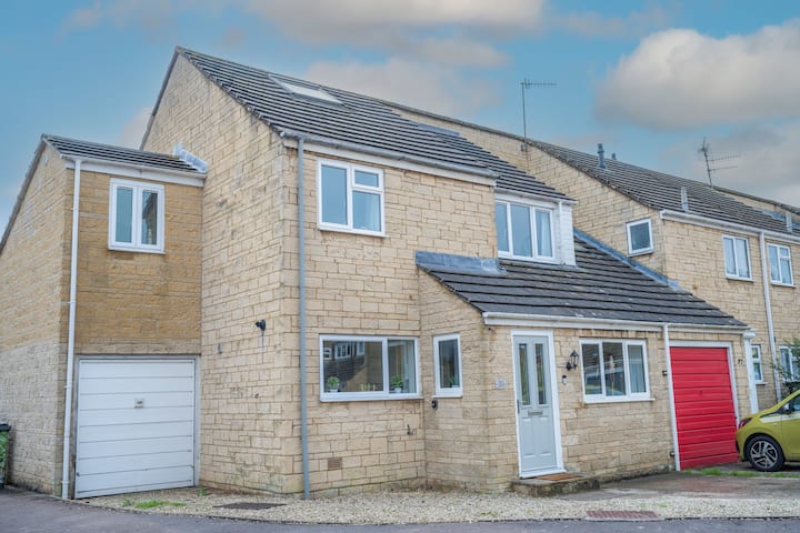 5 Bd/ 3 Bath/ Pet Friendly/ 3 Car Drive/ Sleeps 10 - Cirencester