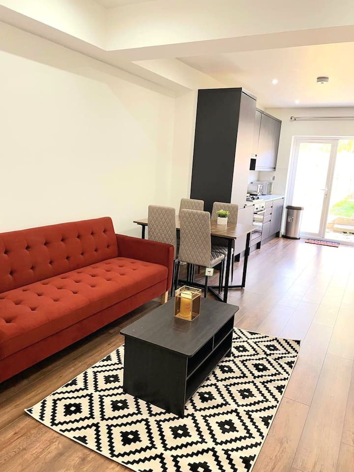 Spacious 3-bedroom Flat - Dartford