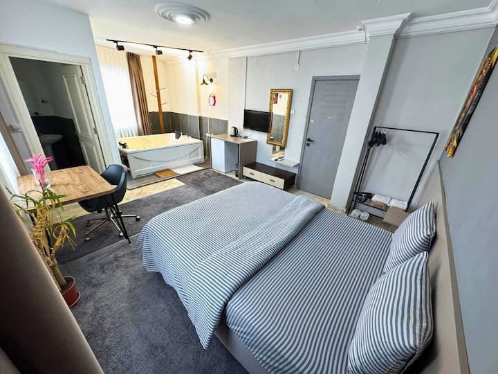 Grond Konaklama Suit Jakuzili Oda - Mersin