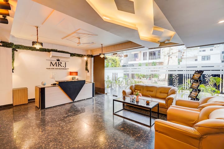 Mr.j Hotel. - Gurugram
