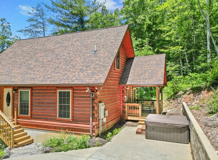 Large Cabin W/ Hot Tub&pooltable - Asheville, NC