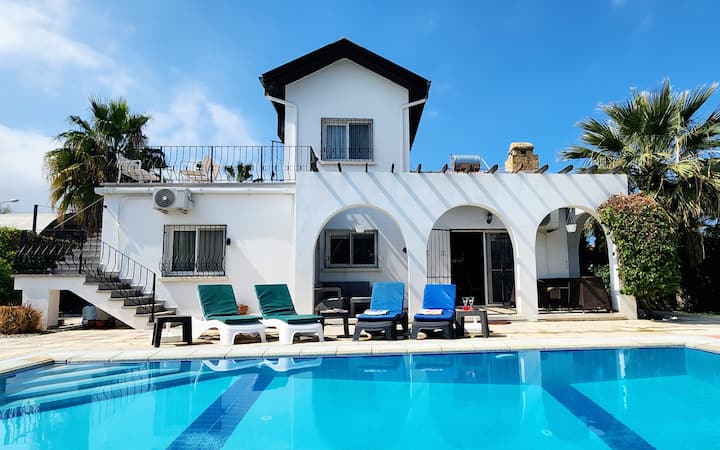 Villa In The Heart Of Alsancak - Cyprus