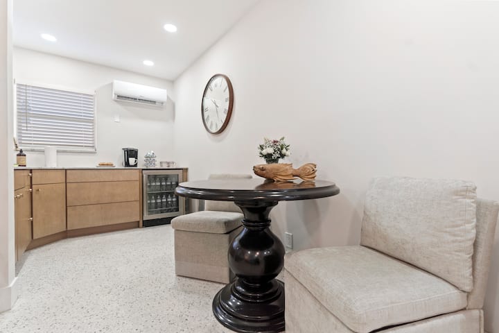 Pool + Beachfront Studio! - Lauderdale-by-the-Sea Beach, FL