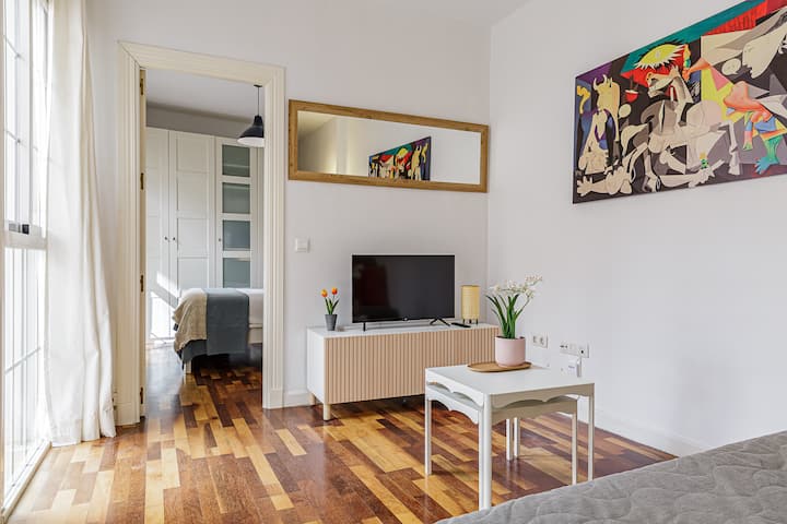 Quiet Escape In Picasso's Neighbourhood - Málaga