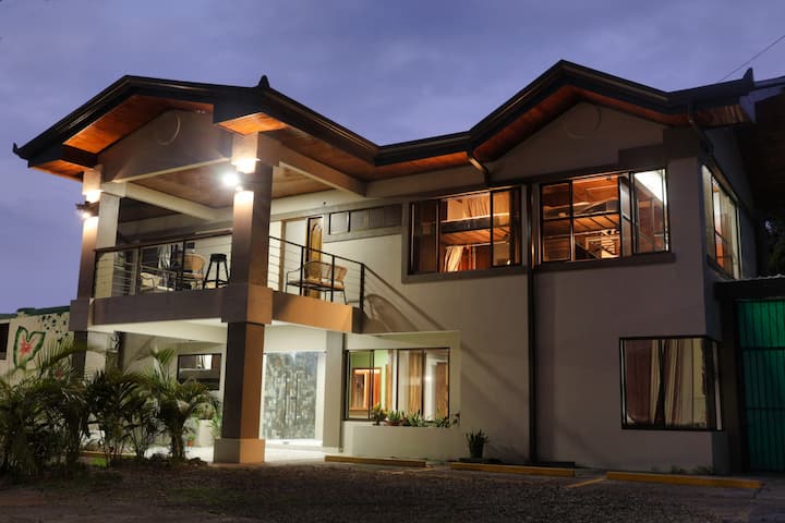 Ceiba Eco Hostel Volcano View - La Fortuna