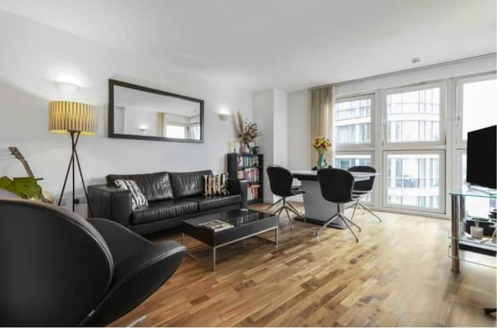 Luxury 2 Bed Flat, Nice View & Spa - Canarywharf - Londres