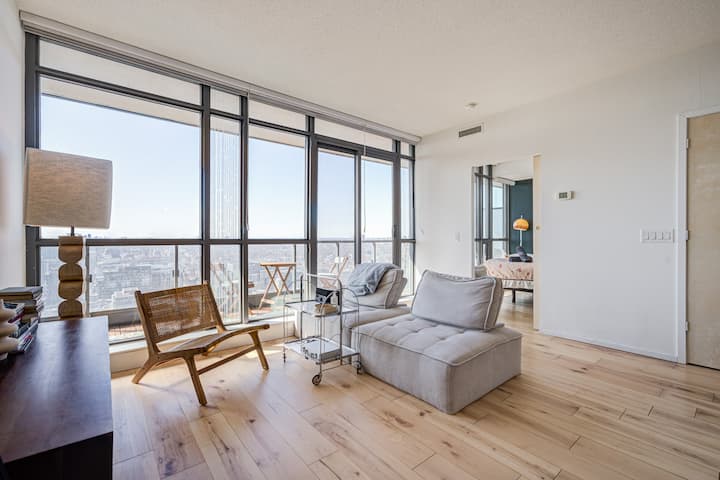 City-view Nordic Retreat | 2br, Skyline Balcony/dt - Toronto, ON