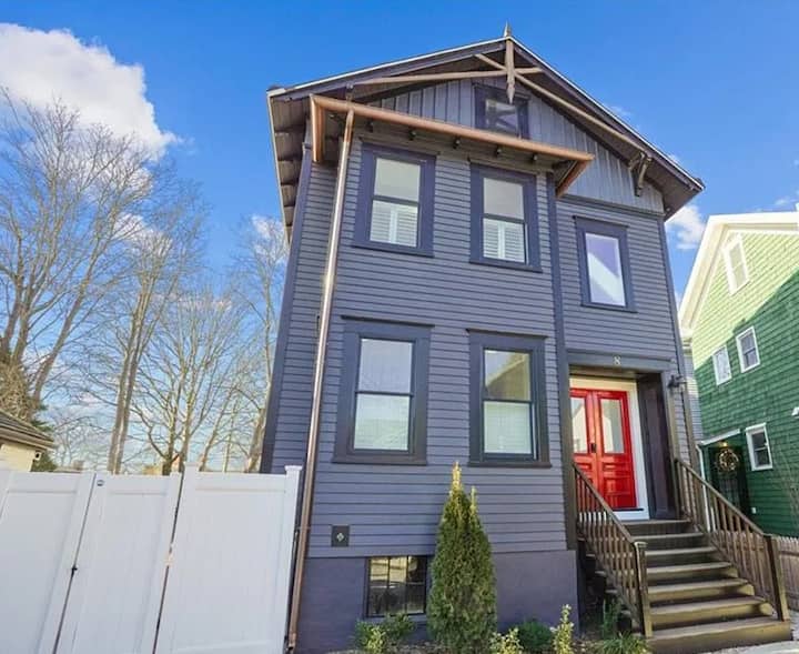 Beauty Located In The Point! - Newport, RI