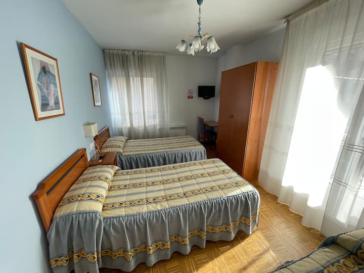 Habitación Triple Individual Baño Privado - León