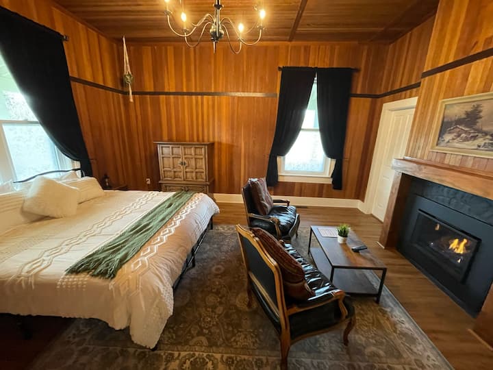 Woodside Farm Country Inn - Sooke