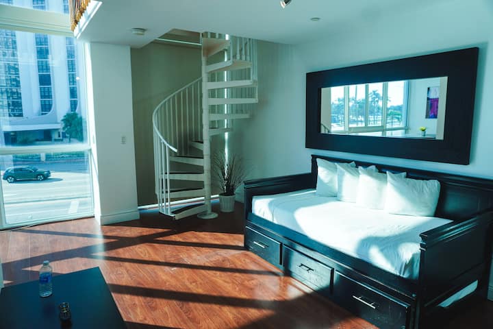 Shine Suites Duplex - Miami Beach, FL