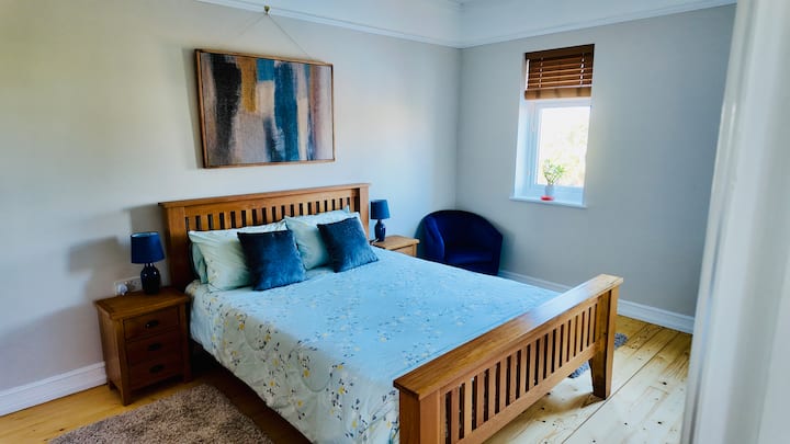 Large Double Bedroom With En-suite And Workspace - Bedford
