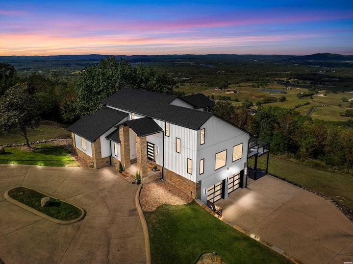 Stunning Fall Color Views At Springs Summit! - Lake Hamilton, AR