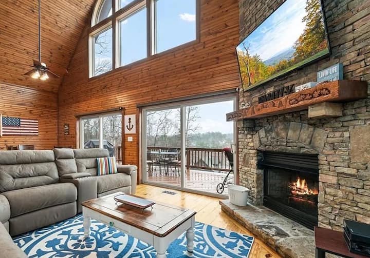 Three Sunrises Cabin With Lake Keowee Views - Walhalla, SC