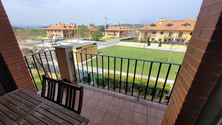 Atractivo Dúplex En Comillas - Comillas