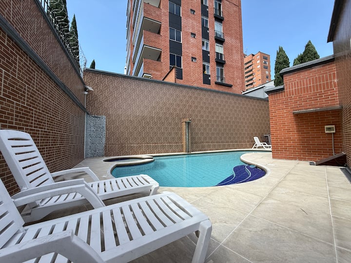 5br Poblado 80s Mansion | With Private Pool | A/c - Medellín
