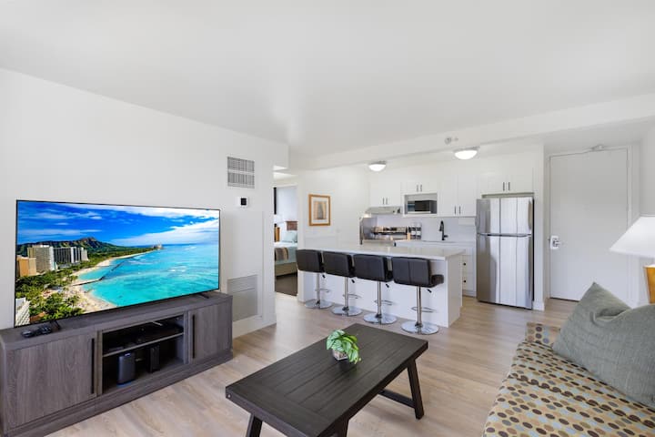 Incredible 2br Oceanview Pool | Gym | Free Parking - Honolulu, HI