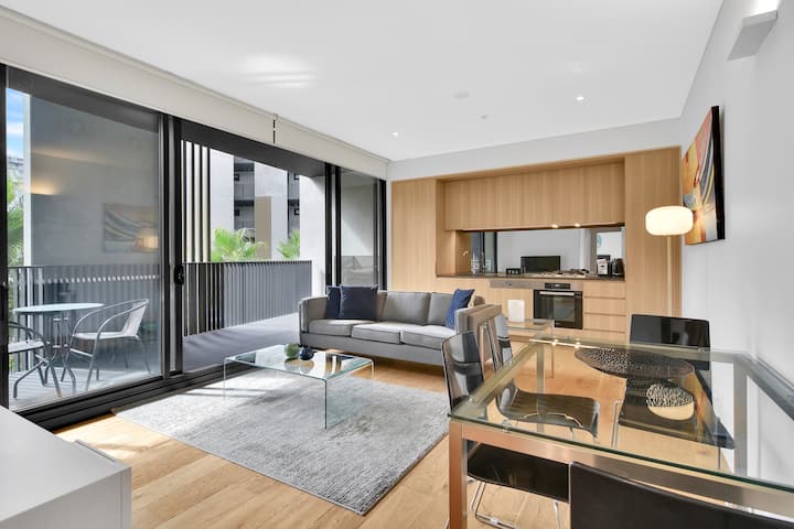 Modern 1-bedroom Study Apartment - Parramatta