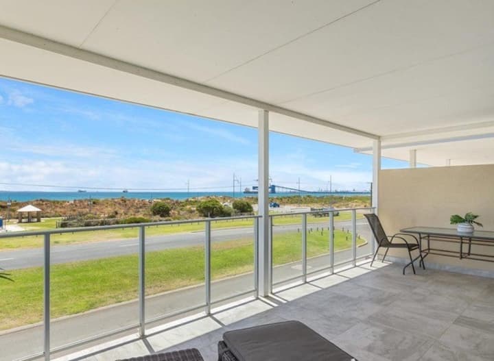Ocean Views - Rockingham