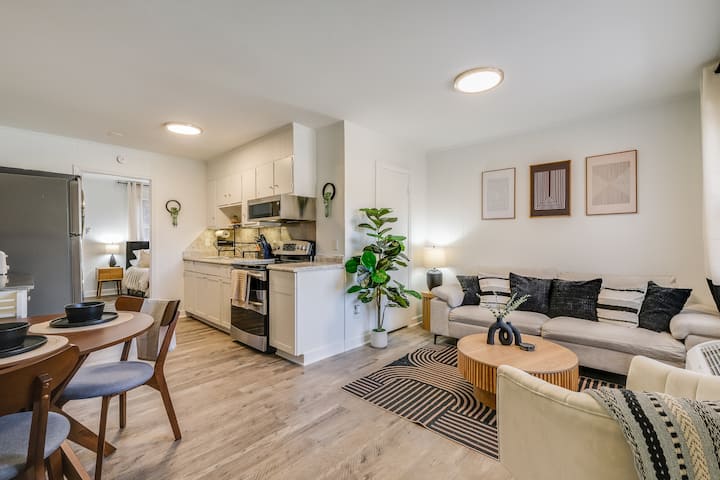 Modern Boho Cottage | 1 Mile To Downtown Durham - Durham, NC