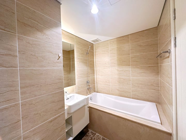 Hkg - Vinhomes D'capiatle/tòa C3'/2br+3br - Hanoi