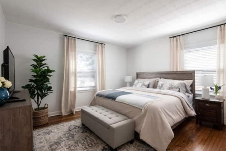 Designer Furnished + Game Room - Des Plaines, IL