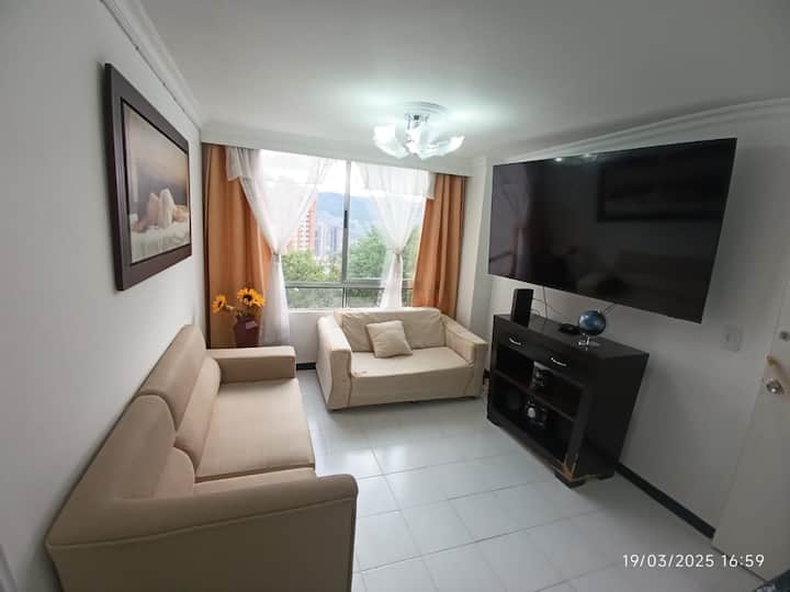 Apto Rodeado De Naturaleza, Cerca Al Parque Lleras - Medellín, Colombia