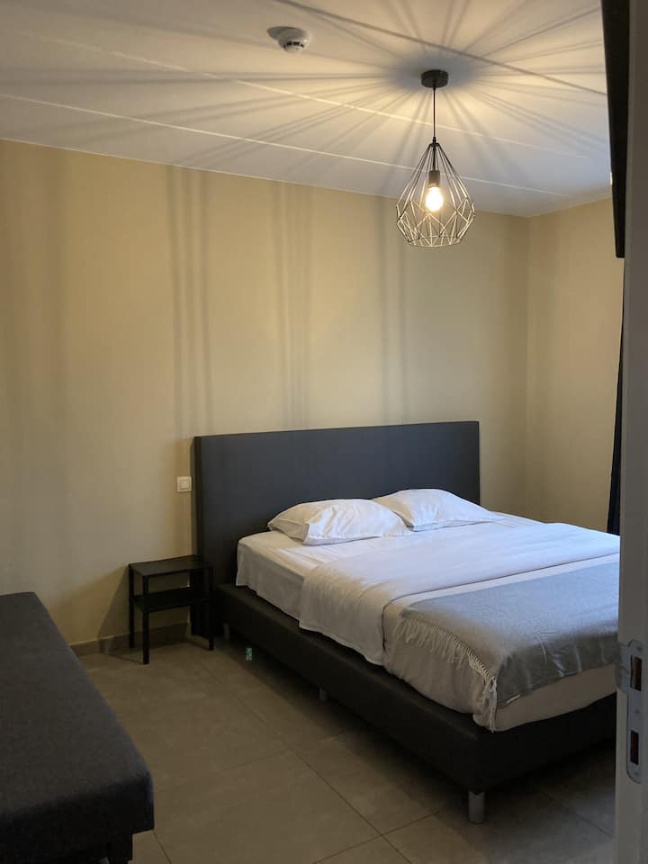 Chambre Agréable Avec Parking Privé Gratuit - Tournai