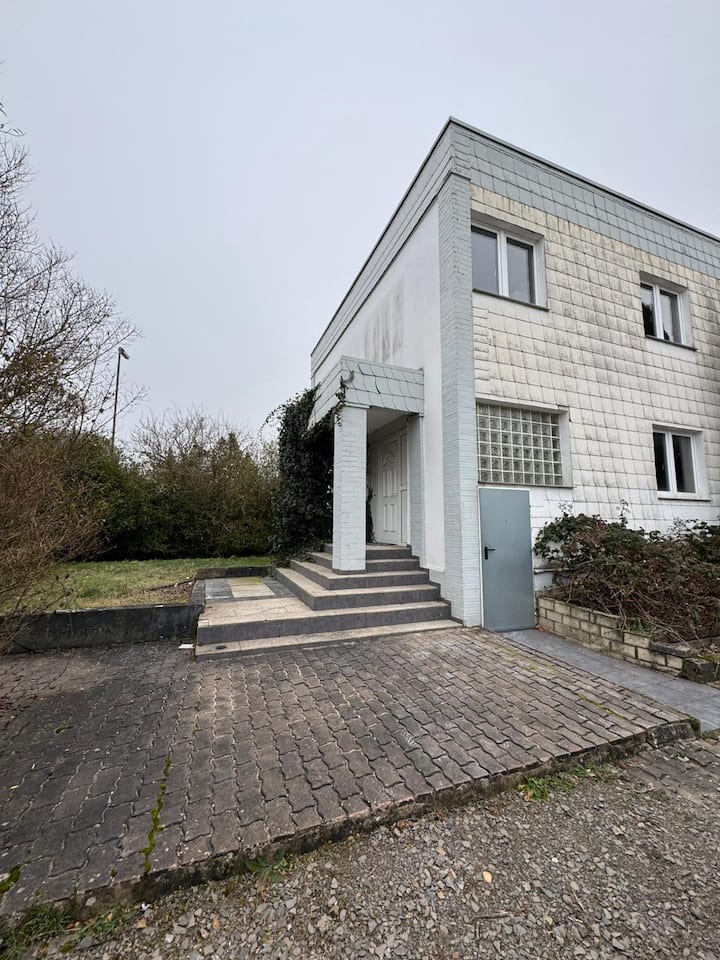 Haus In Landstuhl Mit 9 Zimmern - Landstuhl
