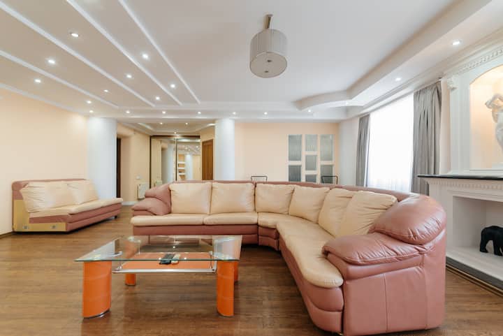 Big Apartment In Center - Kisjenő