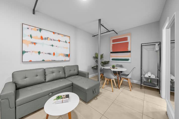 Beach Bliss Studio | 1 Block From The Sand - Miami Beach