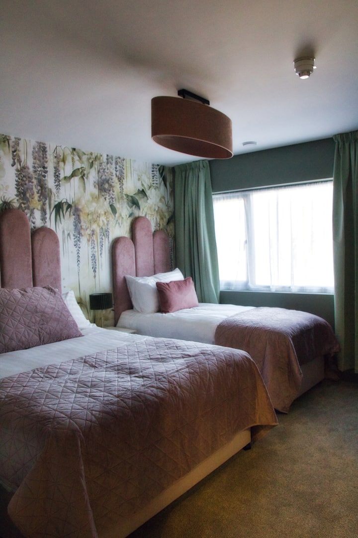 Monks Quarters: King, Double & Twin Rooms - Ennis