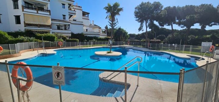 Hermoso Bajo A 100 M De La Playa En Calahonda Park - Sitio de Calahonda