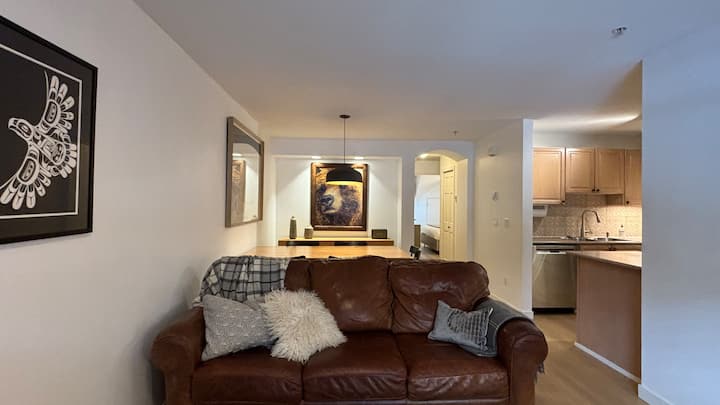 2 Bedroom Townhome With King Bed & Private Hot Tub - Whistler