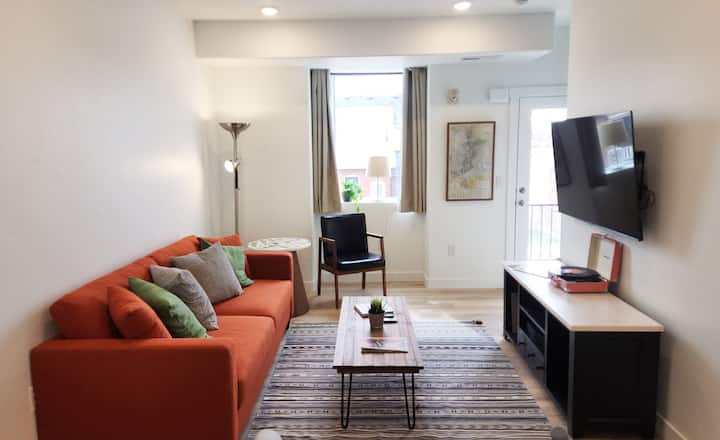 New Home & Garage, King Bed & Queen Sofa, Sleeps 4 - Salt Lake City, UT