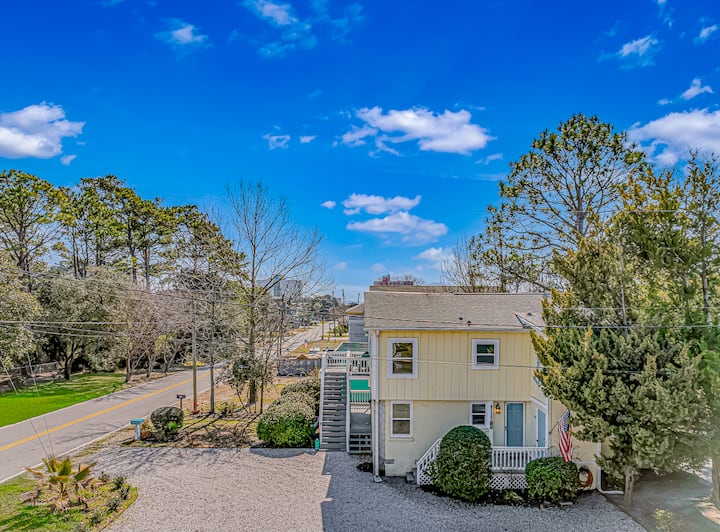 Spacious 6-br Beach Cottage - North Myrtle Beach, SC