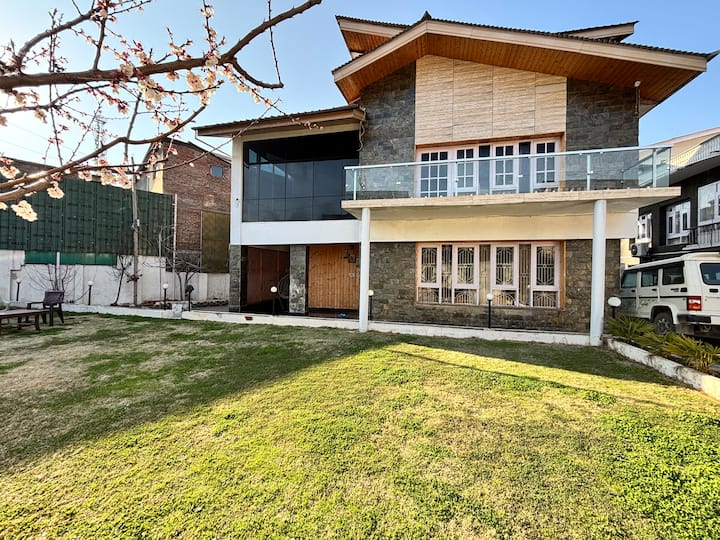 Luxurious 5bhk Villa With Garden - Srinagar