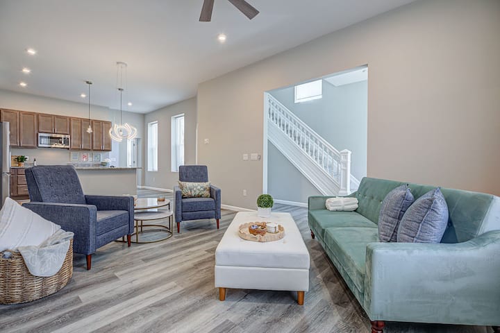 Musketeer Manor - Cincinnati