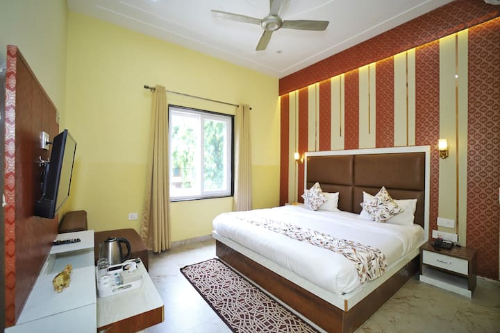 The Orchid Retreat Homestay - 08 Rooms - Agra