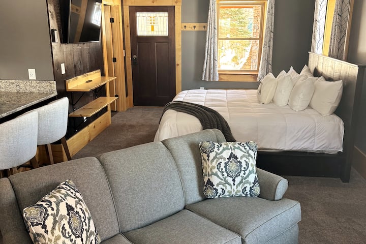 Historic Stone Cottage - Jackson, NH