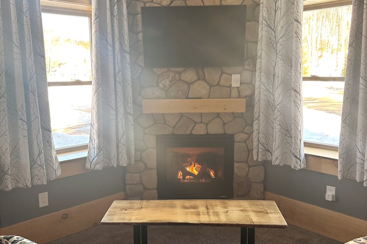 Historic Stone Cottage - North Conway, NH
