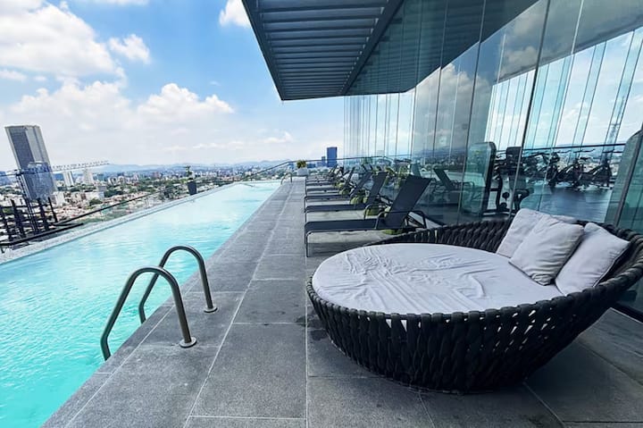 Chic Retreat W/ Skyline Views & Parking - Guadalajara